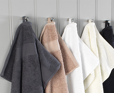 Kylpyhuone - Pyyhkeet, kylpytakit, suihkuverhot ym. JYSKistä